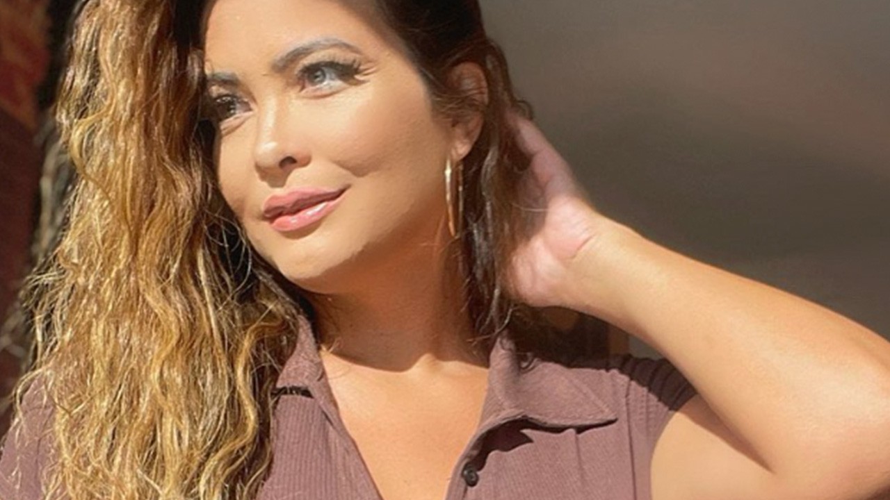 Geisy Arruda ostenta curvas em peça única colada – Tudo Pop