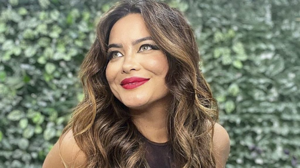 Geisy Arruda posa com vestido colado e ganha elogios – Tudo Pop