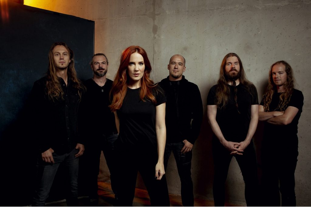 Simone Simons: A poderosa da banda de metal Épica – Tudo Pop