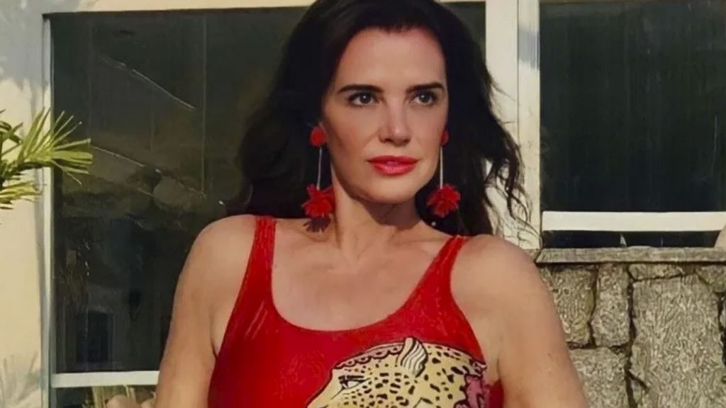 Luma de Oliveira se refresca na ducha de biquíni e encanta – Tudo Pop